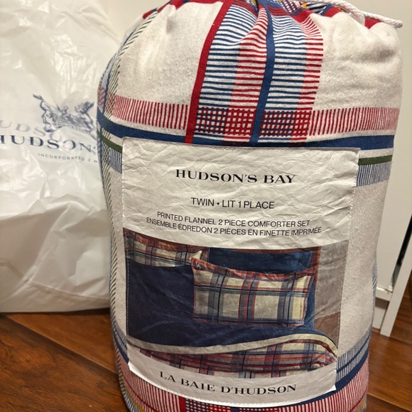 Hudson's Bay Company | Bedding | New Hudsons Bay Hbc Multistripes ...
